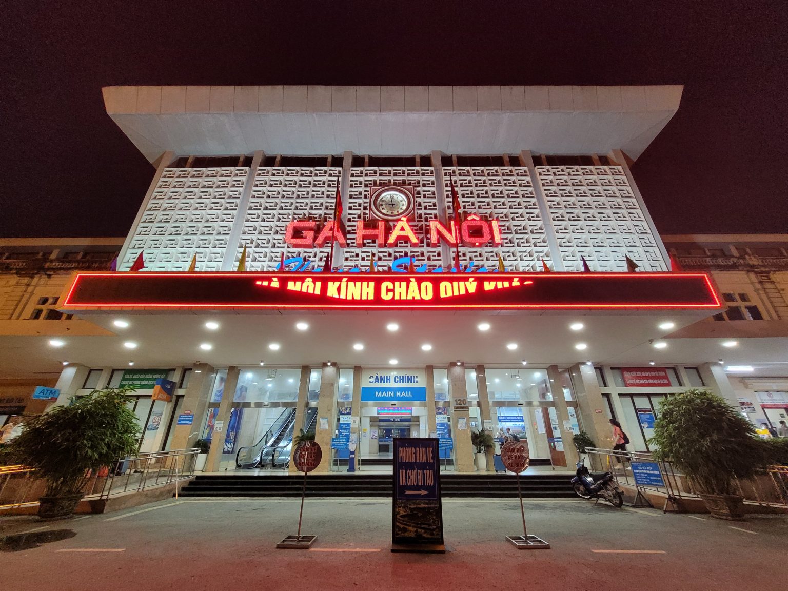 My Experience Taking the Reunification Express in Vietnam - Unbordered Life